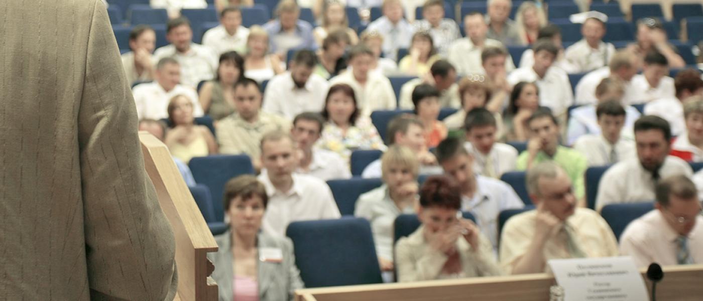 Teaching large classes | The Centre for the Advancement of Teaching and ...